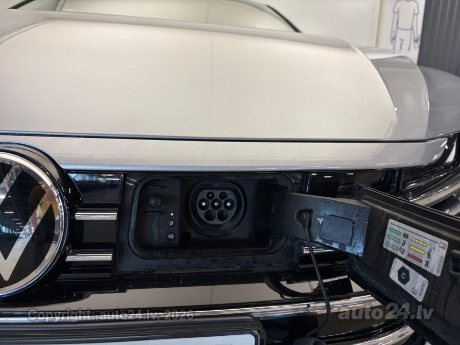 Pelēks Volkswagen Arteon 2022 Tallina, ar dzinēja tilpumu 1.40 L un nobraukumu 69 tūkst. km par 25900 €, foto 13 vietnē AUTOMOTO.COM.LV