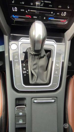 Pelēks Volkswagen Arteon 2022 Klaipėda, ar dzinēja tilpumu 1.97 L un nobraukumu 183 tūkst. km par 23200 €, foto 30 vietnē AUTOMOTO.COM.LV