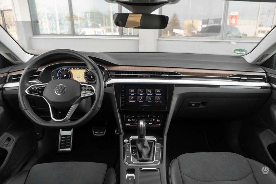 Pelēks Volkswagen Arteon 2022 Viļņa, ar dzinēja tilpumu 1.97 L un nobraukumu 185 tūkst. km par 21700 €, foto 14 vietnē AUTOMOTO.COM.LV