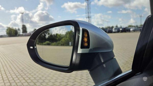 Pelēks Volkswagen Arteon 2022 Marijampole, ar dzinēja tilpumu 1.40 L un nobraukumu 124 tūkst. km par 19999 €, foto 5 vietnē AUTOMOTO.COM.LV