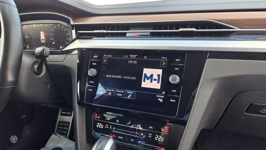 Pelēks Volkswagen Arteon 2022 Marijampole, ar dzinēja tilpumu 1.40 L un nobraukumu 124 tūkst. km par 19999 €, foto 19 vietnē AUTOMOTO.COM.LV