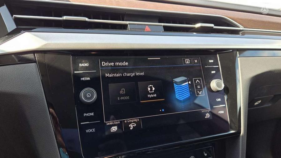Pelēks Volkswagen Arteon 2022 Marijampole, ar dzinēja tilpumu 1.40 L un nobraukumu 124 tūkst. km par 19999 €, foto 38 vietnē AUTOMOTO.COM.LV