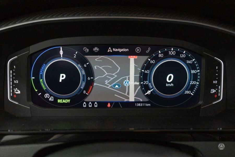 Grey Volkswagen Arteon 2022 in Vilnius, with an engine capacity of 1.40 L and mileage of 138 thousand km for 24000 €, photo 14 on AUTOMOTO.COM.LV