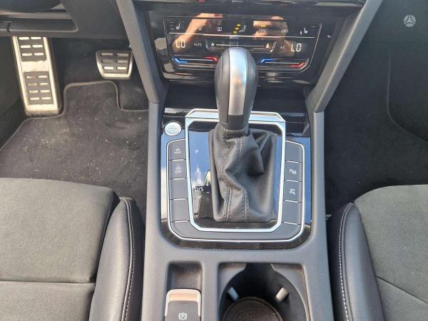 Grey Volkswagen Arteon 2022 in Vilnius, with an engine capacity of 2.00 L and mileage of 146 thousand km for 29500 €, photo 8 on AUTOMOTO.COM.LV