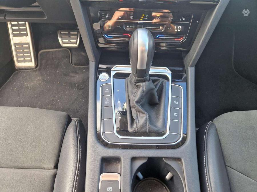 Grey Volkswagen Arteon 2022 in Vilnius, with an engine capacity of 2.00 L and mileage of 146 thousand km for 29500 €, photo 8 on AUTOMOTO.COM.LV