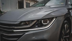 Pelēks Volkswagen Arteon 2023 Kauņa, ar dzinēja tilpumu 1.40 L un nobraukumu 30 tūkst. km par 32000 €, foto 4 vietnē AUTOMOTO.COM.LV