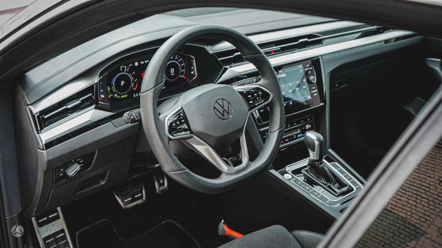 Pelēks Volkswagen Arteon 2023 Kauņa, ar dzinēja tilpumu 1.40 L un nobraukumu 30 tūkst. km par 32000 €, foto 16 vietnē AUTOMOTO.COM.LV