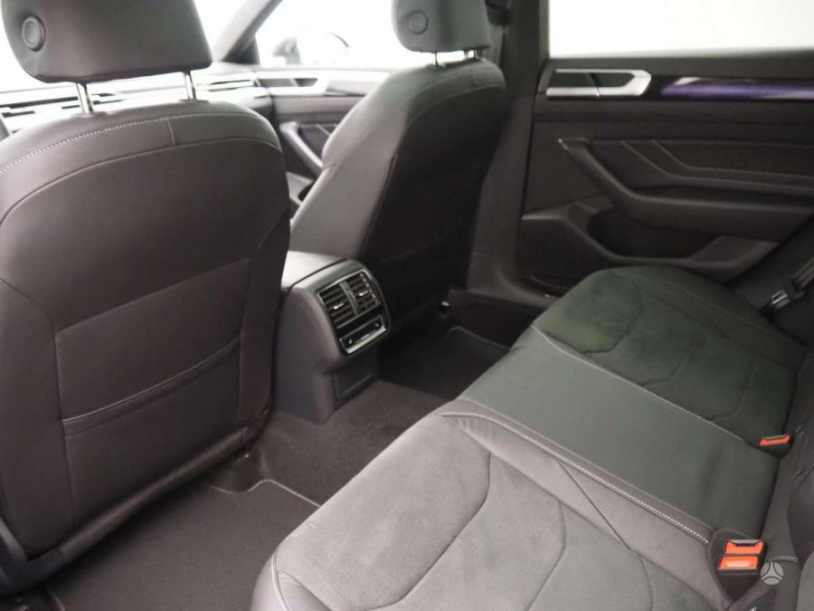 Grey Volkswagen Arteon 2023 in Vilnius, with an engine capacity of 1.97 L and mileage of 176 thousand km for 24800 €, photo 16 on AUTOMOTO.COM.LV