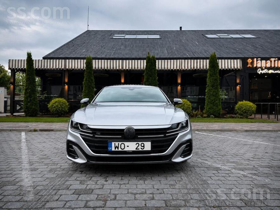 Grey Volkswagen Arteon 2023 in Riga, with an engine capacity of 2.00 L and mileage of 138 thousand km for 28900 €, photo 4 on AUTOMOTO.COM.LV