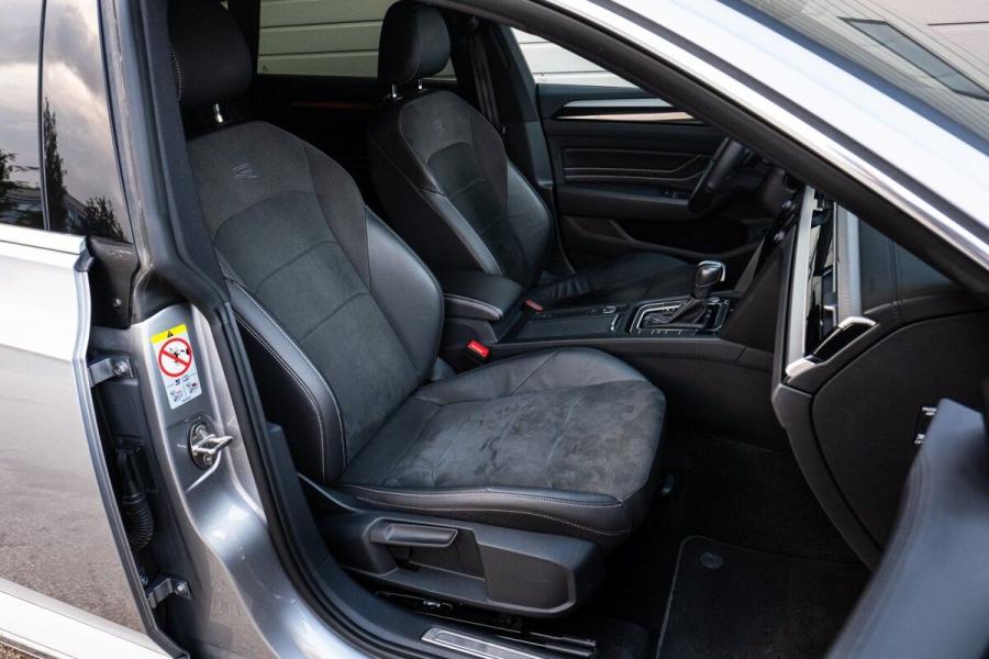 Grey Volkswagen Arteon 2023 in Jelgava, with an engine capacity of 2.00 L and mileage of 129 thousand km for 30450 €, photo 7 on AUTOMOTO.COM.LV