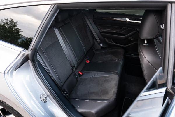 Pelēks Volkswagen Arteon 2023 Jelgava, ar dzinēja tilpumu 2.00 L un nobraukumu 129 tūkst. km par 30450 €, foto 8 vietnē AUTOMOTO.COM.LV