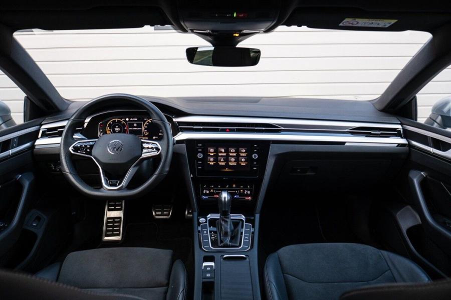 Grey Volkswagen Arteon 2023 in Jelgava, with an engine capacity of 2.00 L and mileage of 129 thousand km for 30450 €, photo 14 on AUTOMOTO.COM.LV