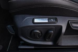 Grey Volkswagen Arteon 2023 in Jelgava, with an engine capacity of 2.00 L and mileage of 129 thousand km for 30450 €, photo 18 on AUTOMOTO.COM.LV