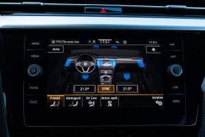 Grey Volkswagen Arteon 2023 in Jelgava, with an engine capacity of 2.00 L and mileage of 129 thousand km for 30450 €, photo 23 on AUTOMOTO.COM.LV