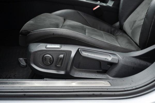 Pelēks Volkswagen Arteon 2023 Mārupe, ar dzinēja tilpumu 2.00 L un nobraukumu 84 tūkst. km par 28950 €, foto 11 vietnē AUTOMOTO.COM.LV
