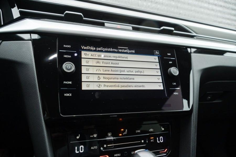 Pelēks Volkswagen Arteon 2023 Mārupe, ar dzinēja tilpumu 2.00 L un nobraukumu 84 tūkst. km par 28950 €, foto 22 vietnē AUTOMOTO.COM.LV
