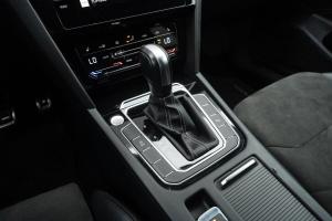 Pelēks Volkswagen Arteon 2023 Mārupe, ar dzinēja tilpumu 2.00 L un nobraukumu 84 tūkst. km par 28950 €, foto 26 vietnē AUTOMOTO.COM.LV