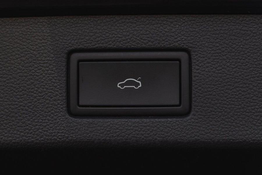 Pelēks Volkswagen Arteon 2024 Ventspils, ar dzinēja tilpumu 2.00 L un nobraukumu 59 tūkst. km par 33650 €, foto 14 vietnē AUTOMOTO.COM.LV