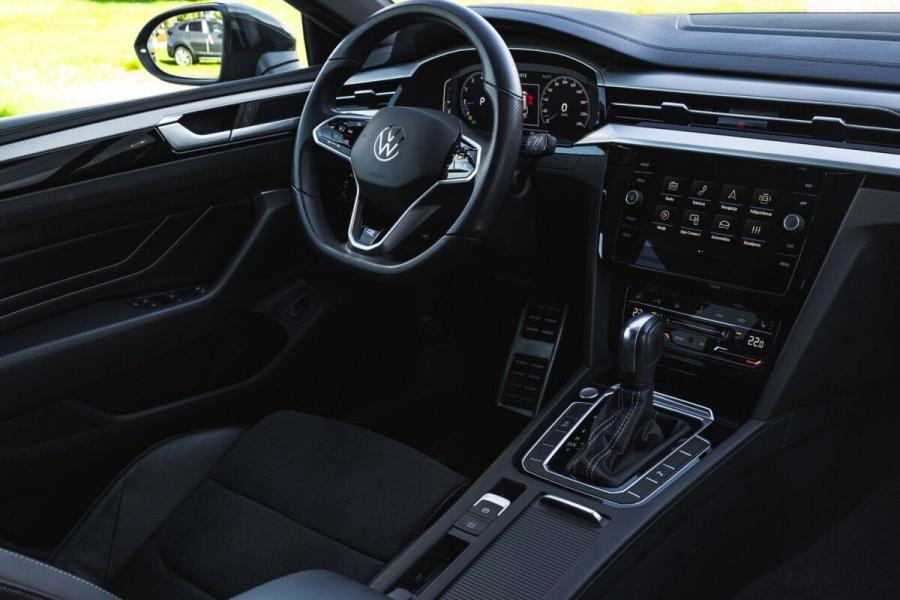 Pelēks Volkswagen Arteon 2024 Ventspils, ar dzinēja tilpumu 2.00 L un nobraukumu 59 tūkst. km par 33650 €, foto 15 vietnē AUTOMOTO.COM.LV