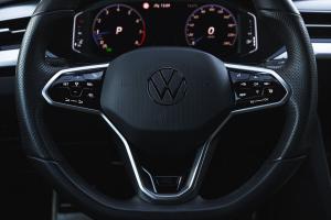 Pelēks Volkswagen Arteon 2024 Ventspils, ar dzinēja tilpumu 2.00 L un nobraukumu 59 tūkst. km par 33650 €, foto 18 vietnē AUTOMOTO.COM.LV
