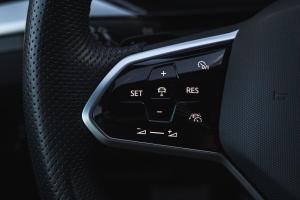 Pelēks Volkswagen Arteon 2024 Ventspils, ar dzinēja tilpumu 2.00 L un nobraukumu 59 tūkst. km par 33650 €, foto 19 vietnē AUTOMOTO.COM.LV