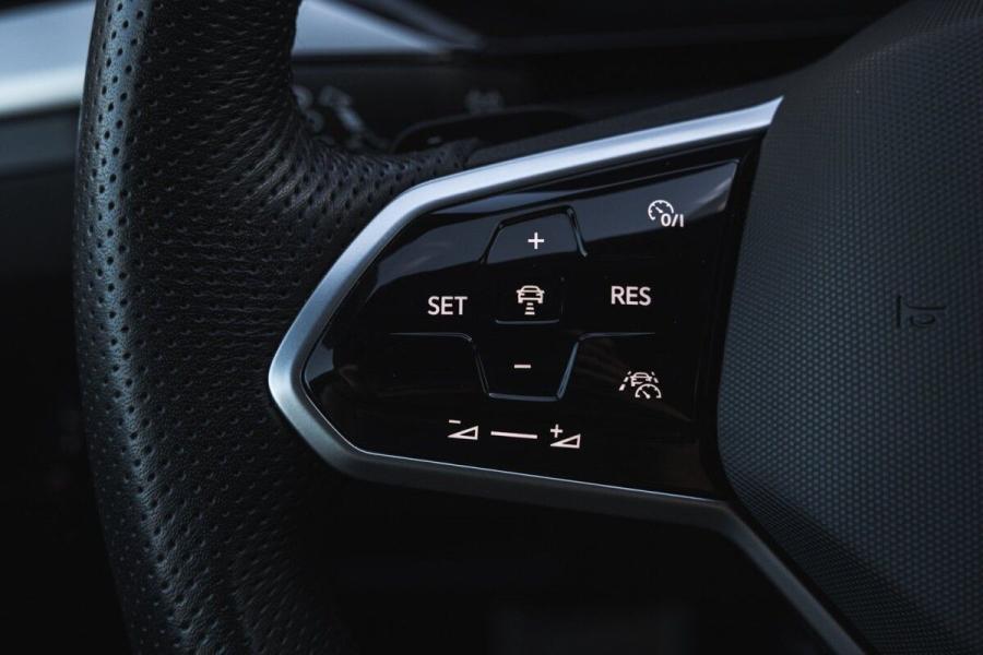 Pelēks Volkswagen Arteon 2024 Ventspils, ar dzinēja tilpumu 2.00 L un nobraukumu 59 tūkst. km par 33650 €, foto 19 vietnē AUTOMOTO.COM.LV