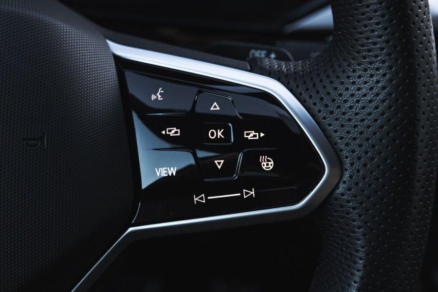 Pelēks Volkswagen Arteon 2024 Ventspils, ar dzinēja tilpumu 2.00 L un nobraukumu 59 tūkst. km par 33650 €, foto 20 vietnē AUTOMOTO.COM.LV
