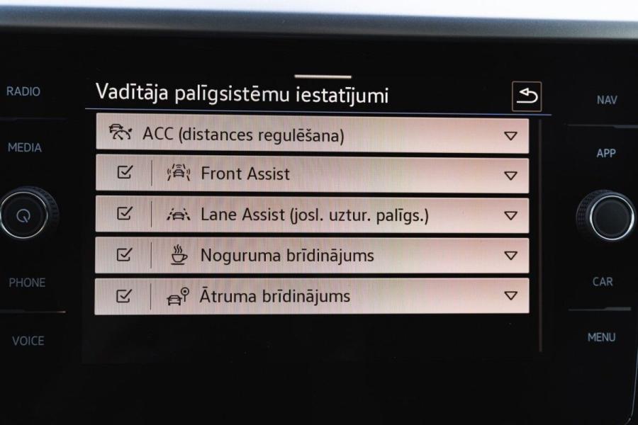 Pelēks Volkswagen Arteon 2024 Ventspils, ar dzinēja tilpumu 2.00 L un nobraukumu 59 tūkst. km par 33650 €, foto 24 vietnē AUTOMOTO.COM.LV