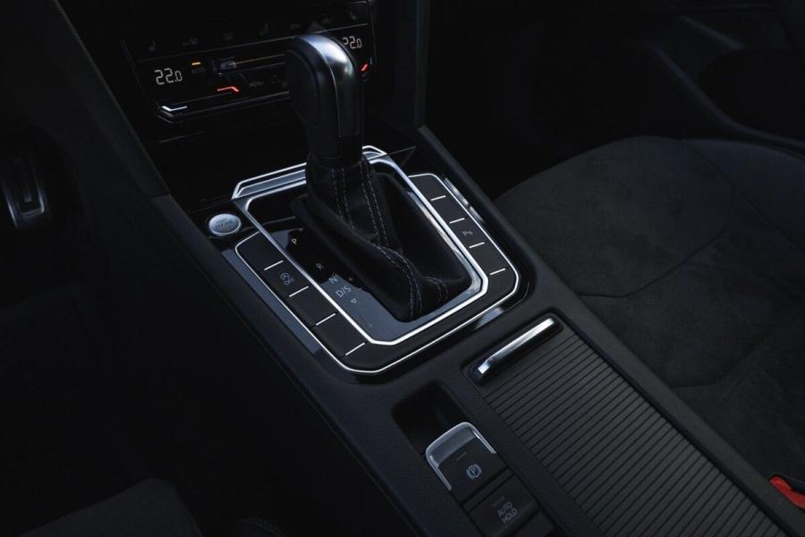 Pelēks Volkswagen Arteon 2024 Ventspils, ar dzinēja tilpumu 2.00 L un nobraukumu 59 tūkst. km par 33650 €, foto 27 vietnē AUTOMOTO.COM.LV