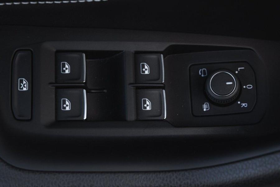 Pelēks Volkswagen Arteon 2024 Ventspils, ar dzinēja tilpumu 2.00 L un nobraukumu 59 tūkst. km par 33650 €, foto 31 vietnē AUTOMOTO.COM.LV