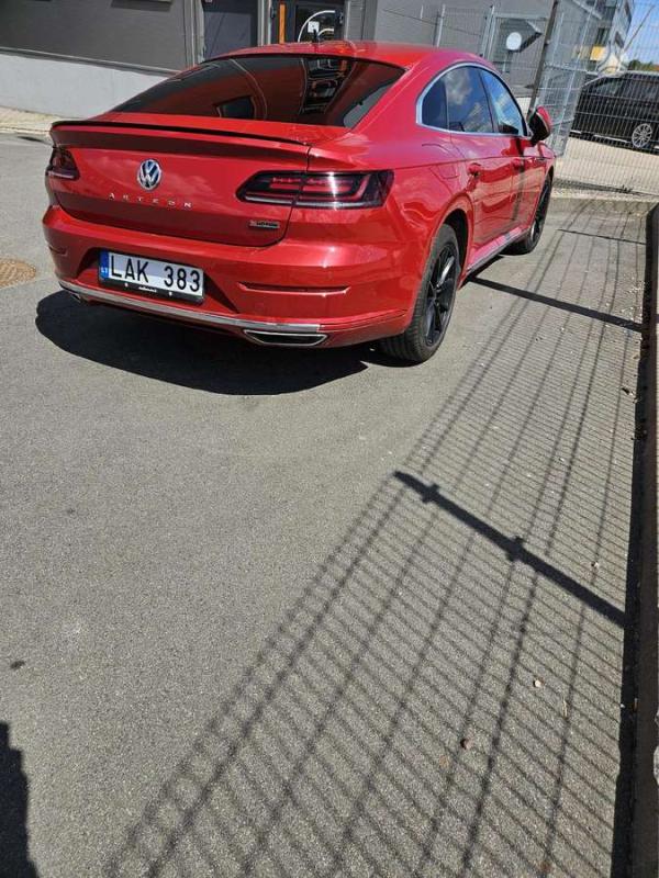 Red Volkswagen Arteon 2019 in Kaunas, with an engine capacity of 2.00 L and mileage of 180 thousand km for 17500 €, photo 5 on AUTOMOTO.COM.LV