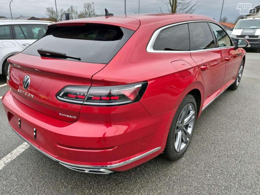 Red Volkswagen Arteon 2021 in Kaunas, with an engine capacity of 1.40 L and mileage of 50 thousand km for 31617 €, photo 5 on AUTOMOTO.COM.LV
