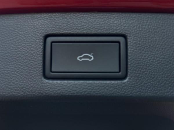 Sarkans Volkswagen Arteon 2022 Pērnava, ar dzinēja tilpumu 1.40 L un nobraukumu 118 tūkst. km par 25000 €, foto 8 vietnē AUTOMOTO.COM.LV