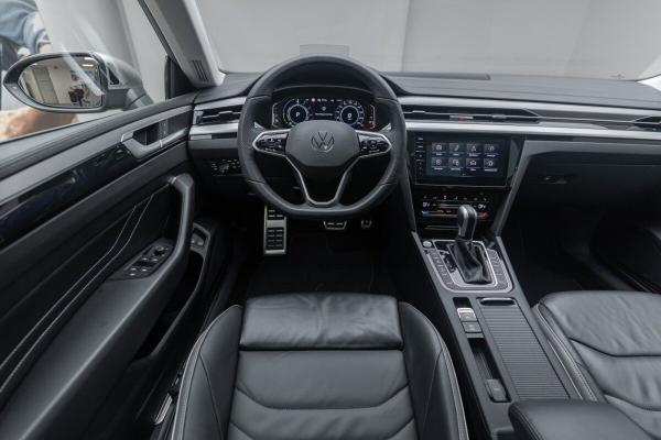 Volkswagen Arteon 2022 in Peetri, with an engine capacity of 1.40 L and mileage of 117 thousand km for 29250 €, photo 11 on AUTOMOTO.COM.LV