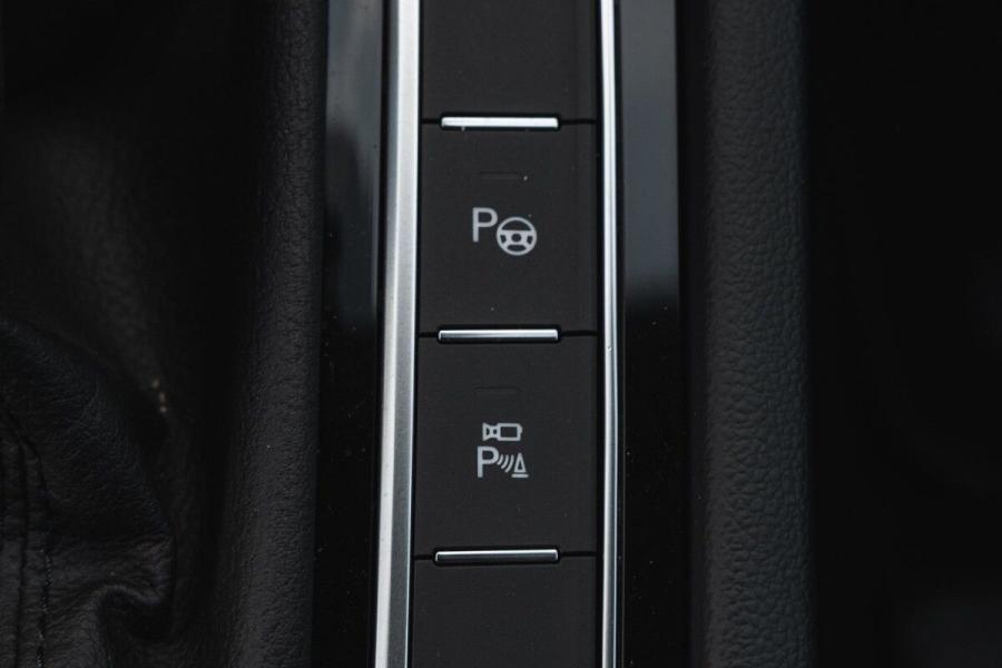 Volkswagen Arteon 2022 in Ventspils, with an engine capacity of 1.40 L and mileage of 130 thousand km for 24650 €, photo 31 on AUTOMOTO.COM.LV