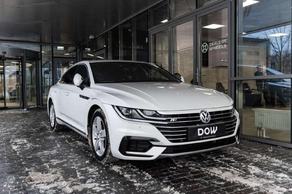 White Volkswagen Arteon 2017 in Vilnius, with an engine capacity of 1.97 L and mileage of 165 thousand km for 19900 €, photo 1 on AUTOMOTO.COM.LV