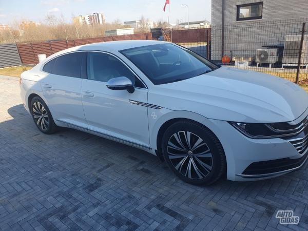 White Volkswagen Arteon 2017 in Jonava, with an engine capacity of 2.00 L and mileage of 23 thousand km for 16900 €, photo 4 on AUTOMOTO.COM.LV