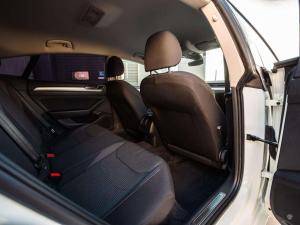 Balts Volkswagen Arteon 2018 Marijampole, ar dzinēja tilpumu 1.50 L un nobraukumu 198 tūkst. km par 14950 €, foto 32 vietnē AUTOMOTO.COM.LV