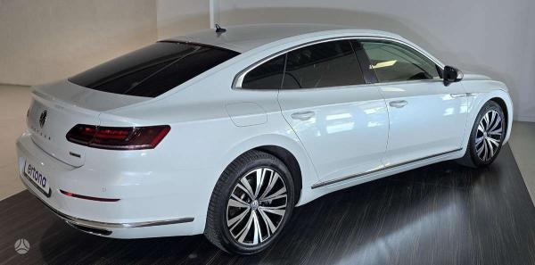 Balts Volkswagen Arteon 2018 Šauļi, ar dzinēja tilpumu 1.97 L un nobraukumu 145 tūkst. km par 18900 €, foto 4 vietnē AUTOMOTO.COM.LV