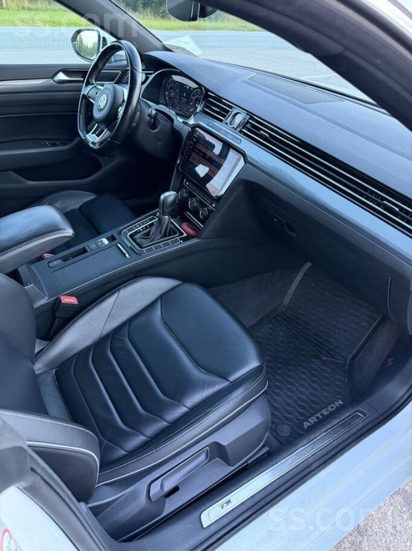 White Volkswagen Arteon 2018 in Riga, with an engine capacity of 2.00 L and mileage of 221 thousand km for 23000 €, photo 5 on AUTOMOTO.COM.LV