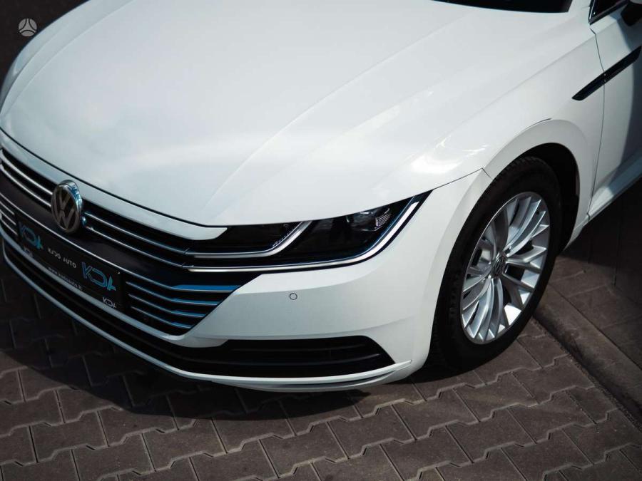 White Volkswagen Arteon 2018 in Kaunas, with an engine capacity of 1.50 L and mileage of 198 thousand km for 14950 €, photo 8 on AUTOMOTO.COM.LV