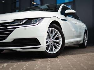 White Volkswagen Arteon 2018 in Kaunas, with an engine capacity of 1.50 L and mileage of 198 thousand km for 14950 €, photo 10 on AUTOMOTO.COM.LV
