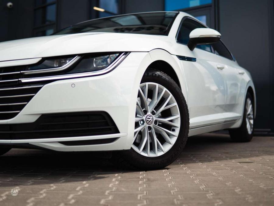 White Volkswagen Arteon 2018 in Kaunas, with an engine capacity of 1.50 L and mileage of 198 thousand km for 14950 €, photo 10 on AUTOMOTO.COM.LV