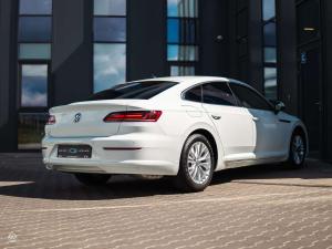 White Volkswagen Arteon 2018 in Kaunas, with an engine capacity of 1.50 L and mileage of 198 thousand km for 14950 €, photo 13 on AUTOMOTO.COM.LV