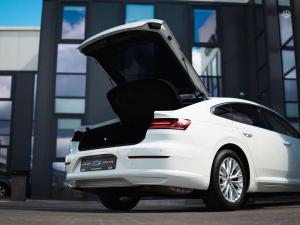 White Volkswagen Arteon 2018 in Kaunas, with an engine capacity of 1.50 L and mileage of 198 thousand km for 14950 €, photo 17 on AUTOMOTO.COM.LV