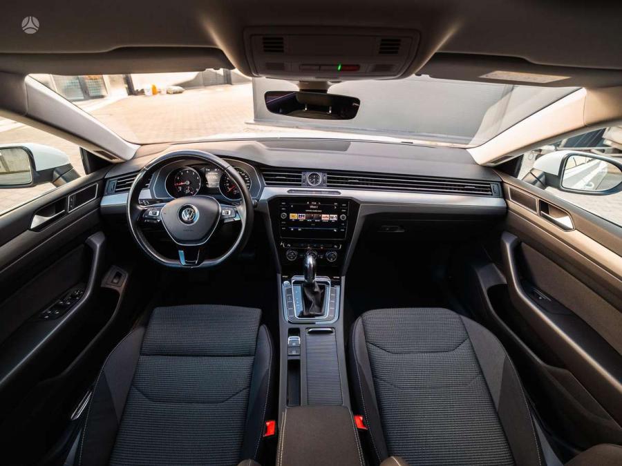 White Volkswagen Arteon 2018 in Kaunas, with an engine capacity of 1.50 L and mileage of 198 thousand km for 14950 €, photo 19 on AUTOMOTO.COM.LV