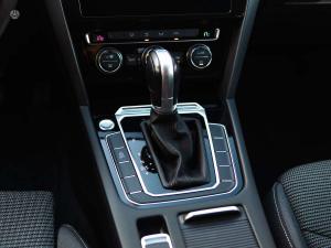 White Volkswagen Arteon 2018 in Kaunas, with an engine capacity of 1.50 L and mileage of 198 thousand km for 14950 €, photo 25 on AUTOMOTO.COM.LV