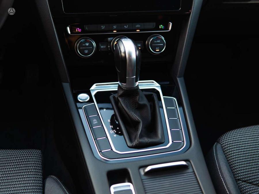 White Volkswagen Arteon 2018 in Kaunas, with an engine capacity of 1.50 L and mileage of 198 thousand km for 14950 €, photo 25 on AUTOMOTO.COM.LV