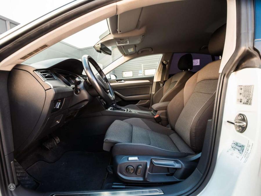 White Volkswagen Arteon 2018 in Kaunas, with an engine capacity of 1.50 L and mileage of 198 thousand km for 14950 €, photo 26 on AUTOMOTO.COM.LV