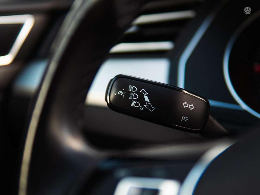 White Volkswagen Arteon 2018 in Kaunas, with an engine capacity of 1.50 L and mileage of 198 thousand km for 14950 €, photo 33 on AUTOMOTO.COM.LV